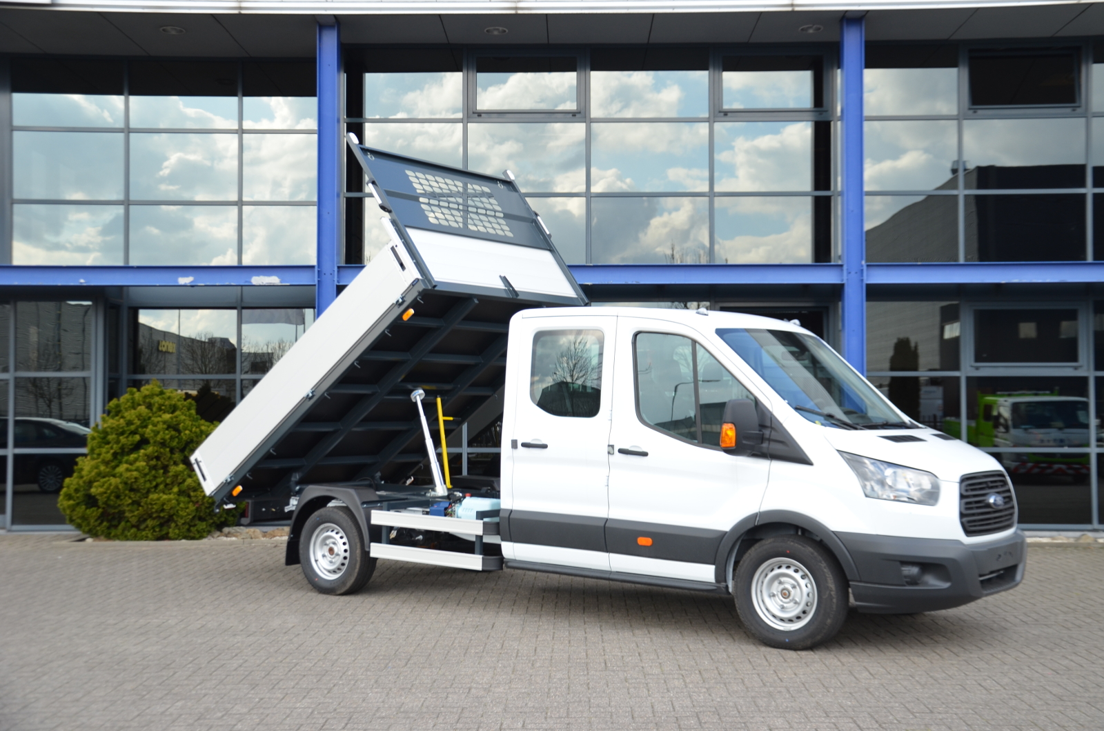 Ford Qualified Vehicle Modifier programma breidt uit