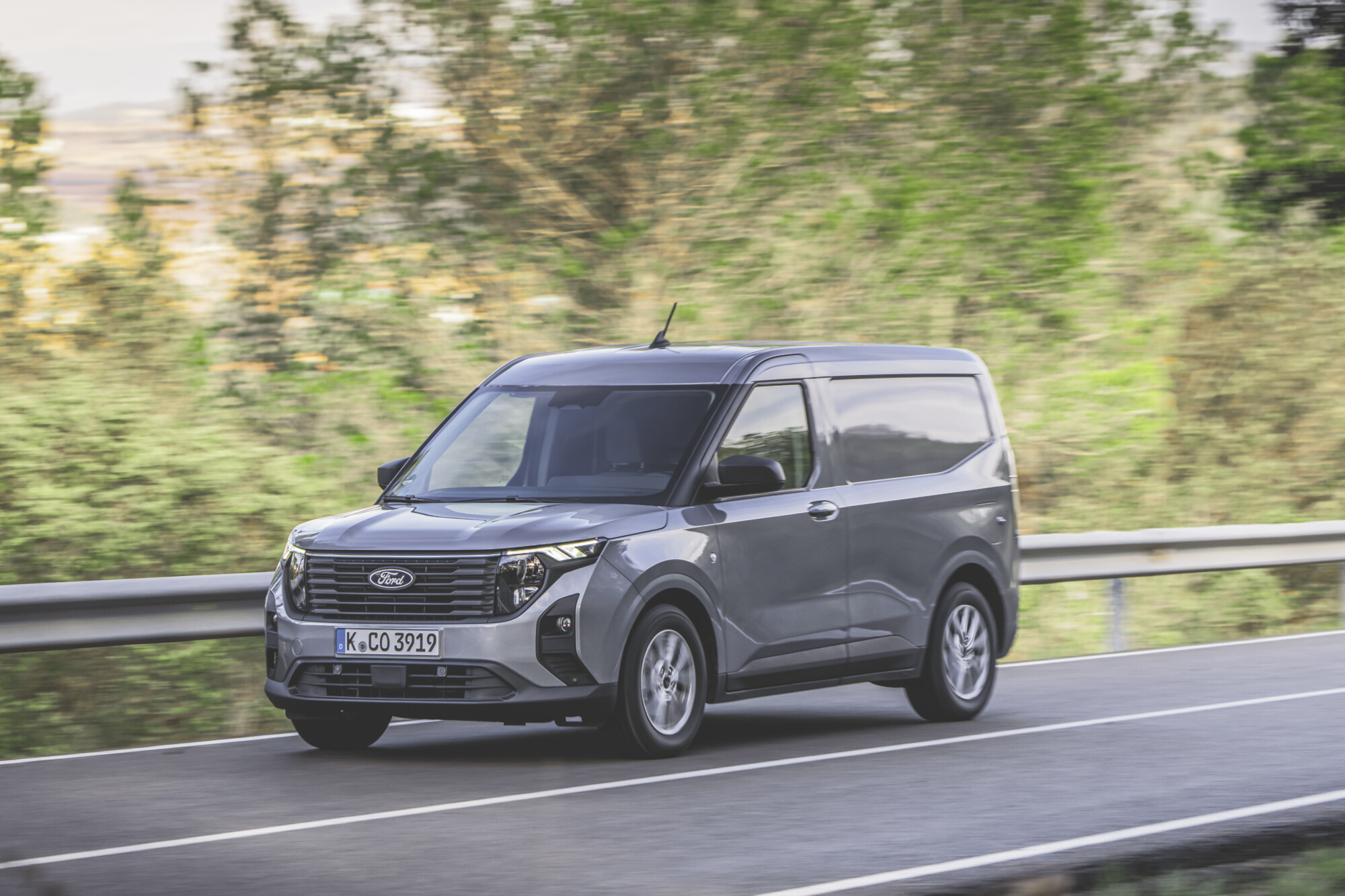 Nieuwe Ford Transit Courier verhoogt productiviteit met meer capaciteit ...